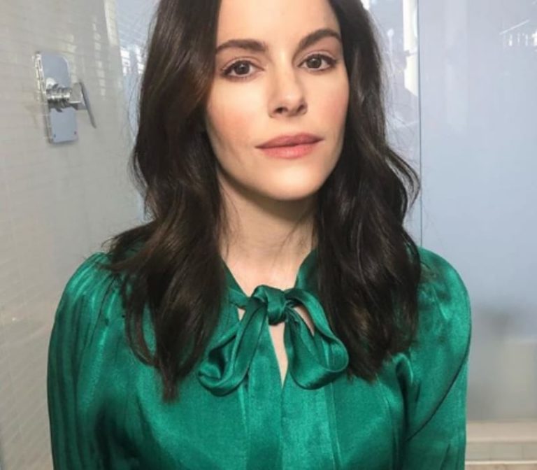 Emily Hampshire Height, Age, Net Worth, Wiki, Family, Boyfriend, Bio