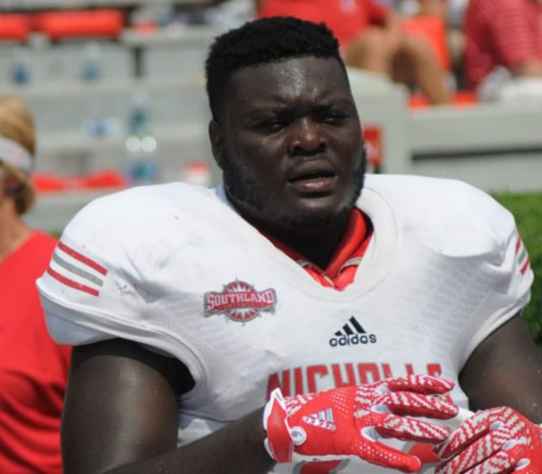 Ronald Ollie Wiki [Last Chance U], Height, Age, Wife, Family, Net Worth ...