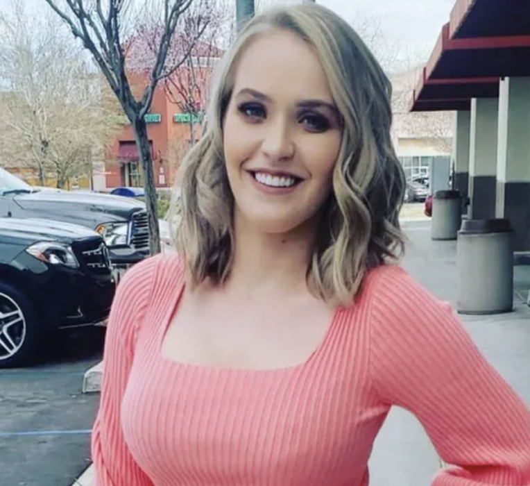 Who is Anna "Chickadee" Cardwell? Wiki, Biography, Net Worth, Age, Ex ...